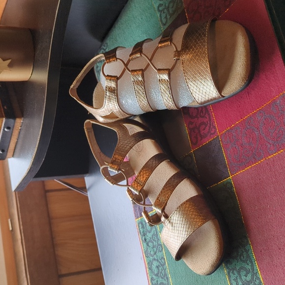 Life Stride | Shoes | Life Stride Eleanora Gladiator Sandals Gold ...